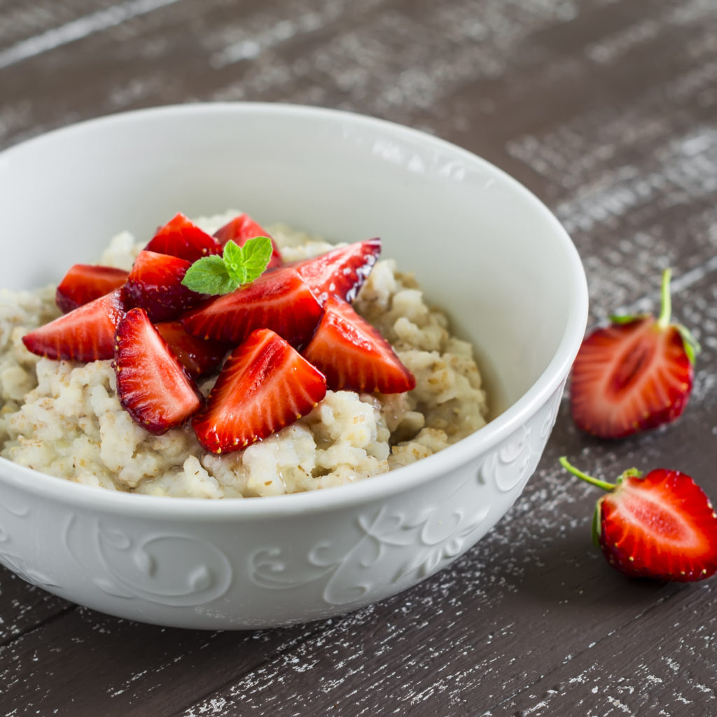 Strawberry Oatmeal Breakfast Recipe | The Leaf