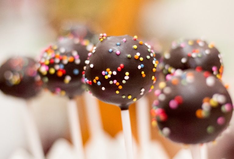 Cake Pops: Chocolate Protein | The Leaf