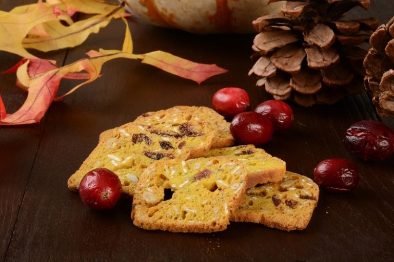 Pumpkin Cranberry Crackers | The Leaf
